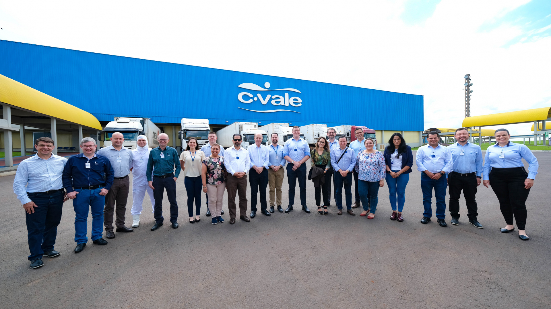 C.Vale mostra instalações para representantes comerciais de cinco ...